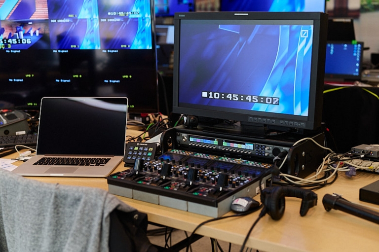 DZ7_2181 - cs-comsolution.com